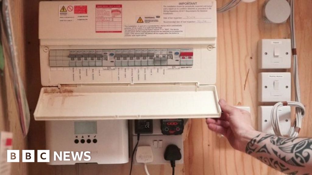 Will smart meters change energy usage? - BBC News