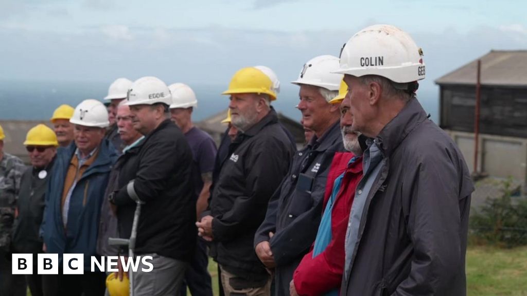 Geevor tin miners mark 30 years of keeping heritage alive - BBC News
