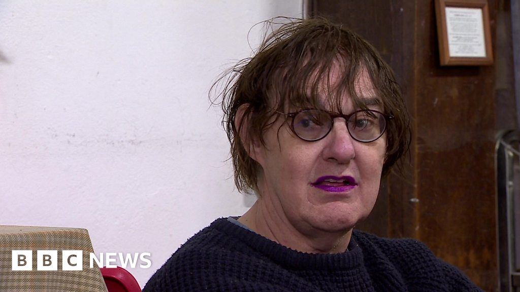 Homeless in the snow: 'I thought I would die sleeping out' - BBC News