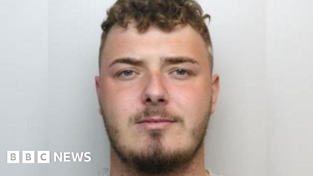 Barnsley drug dealer arrested after police chase jailed - BBC News