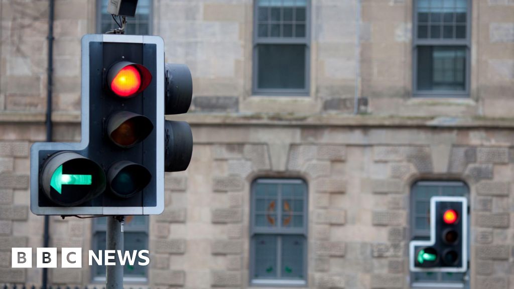 Glasgow traffic light faults due to Power spike - BBC News