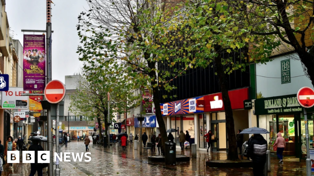 Consultation on Wolverhampton's future continues - BBC News