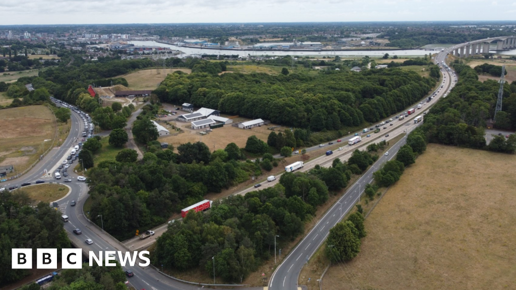 'Get to work' on northern bypass, Ipswich MP pleads - BBC News