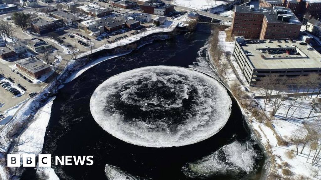 Massive spinning ice disc forms in US river - BBC News