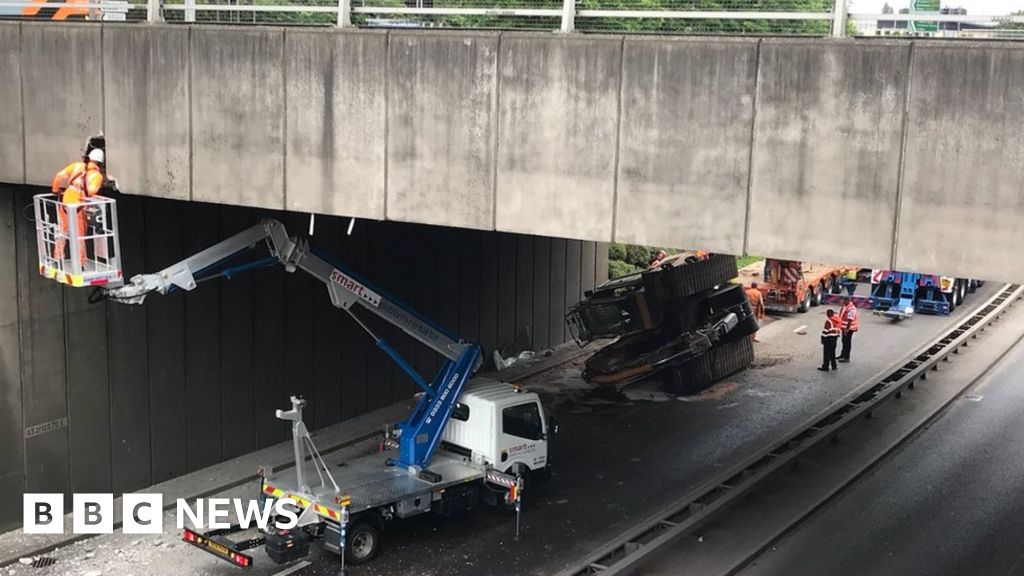 Nottingham road delays: Lorry with digger hits bridge - BBC News