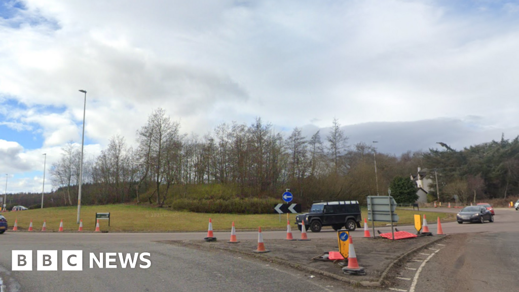 Four people injured in two-vehicle Black Isle crash - BBC News