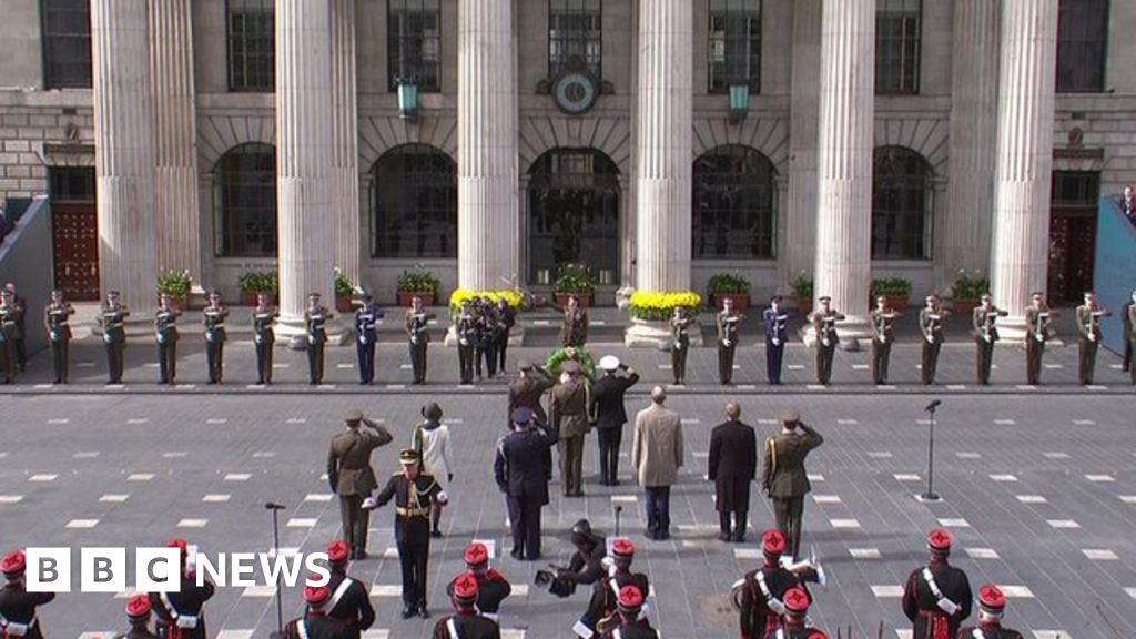 Easter Rising: Hundreds of thousands attend Dublin parade - BBC News