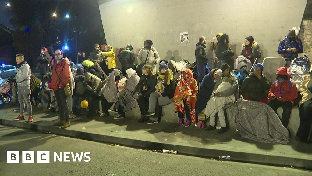 French police move in to disperse Paris tent camps - BBC News