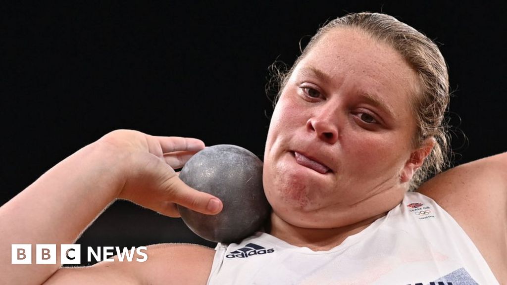 Olympic shot putter Sophie McKinna's stolen kit returned - BBC News