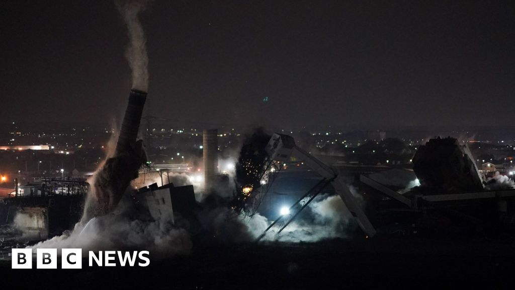 Dorman Long tower demolished in overnight explosion - BBC News