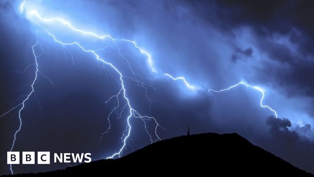 Advice for climbers when lightning threatens - BBC News