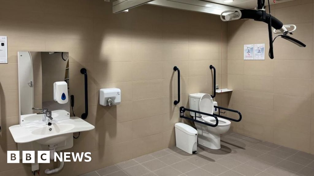 Mansfield: Council 'farce' means longer wait for toilet fobs