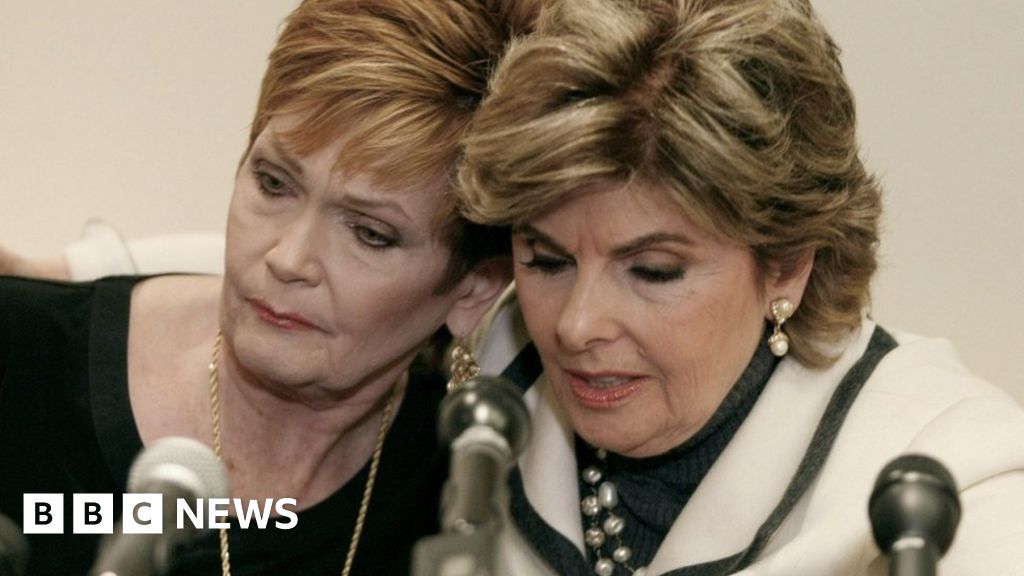 Roy Moore accuser Beverly Nelson added note to evidence - BBC News