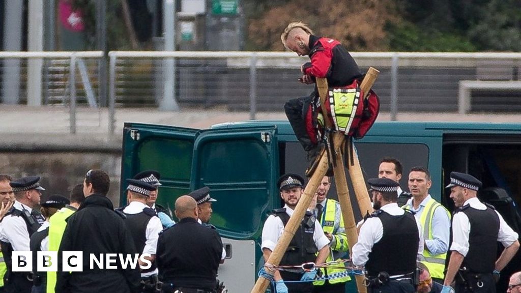 'The climate crisis is a racist crisis' - BBC News