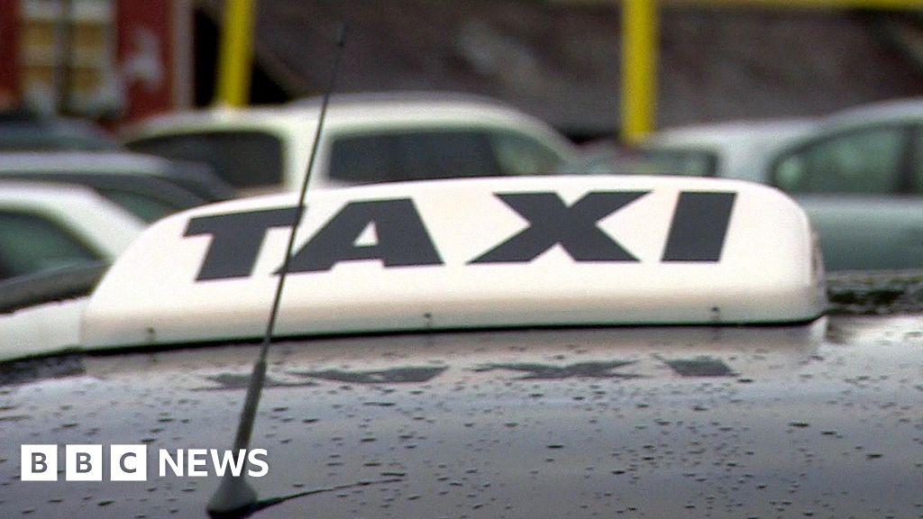 Leicestershire taxi driver pleads guilty to licence fraud - BBC News