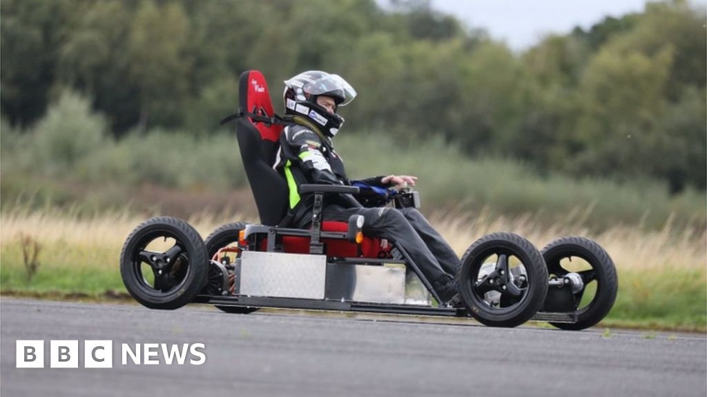 Terminally ill man sets UK wheelchair speed record - BBC News