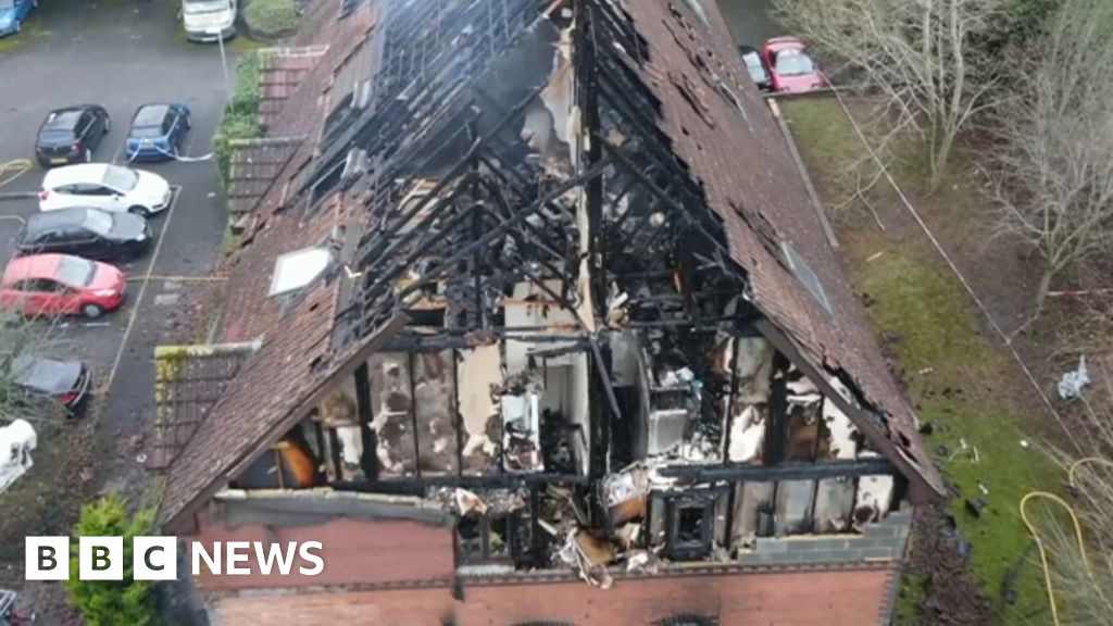 Reading flats fire: Rowe Court flats set to be rebuilt - BBC News