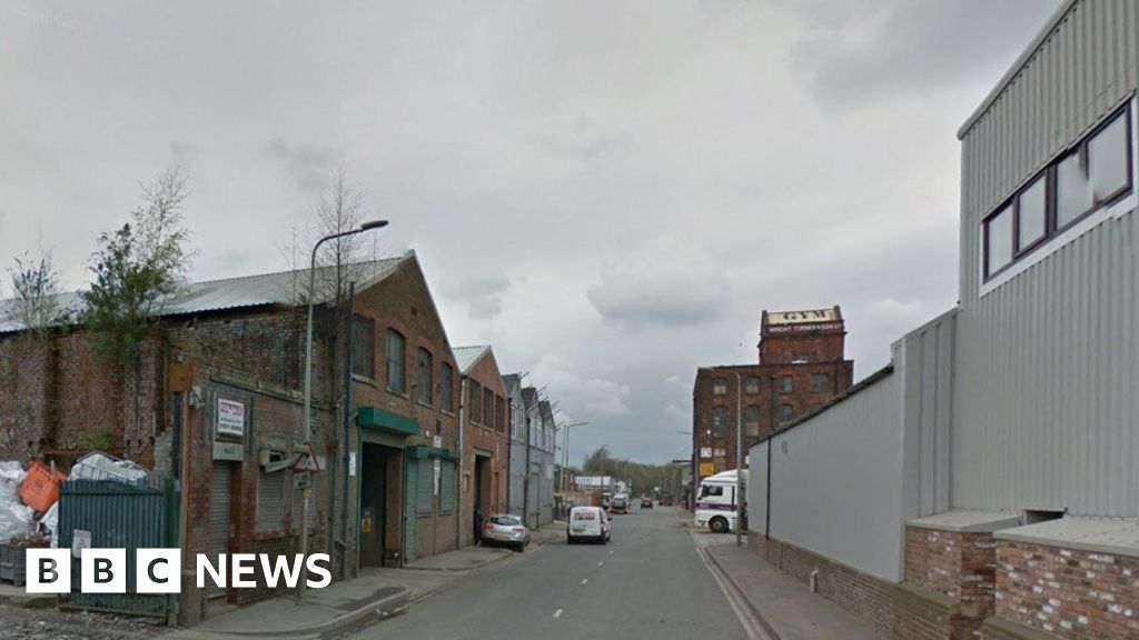 Grenade in skip: Bomb squad called to Salford - BBC News