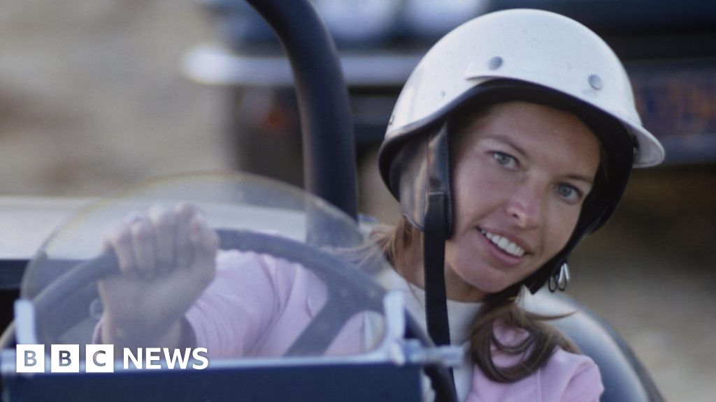 Indianapolis 500: Racing into the history books - BBC News