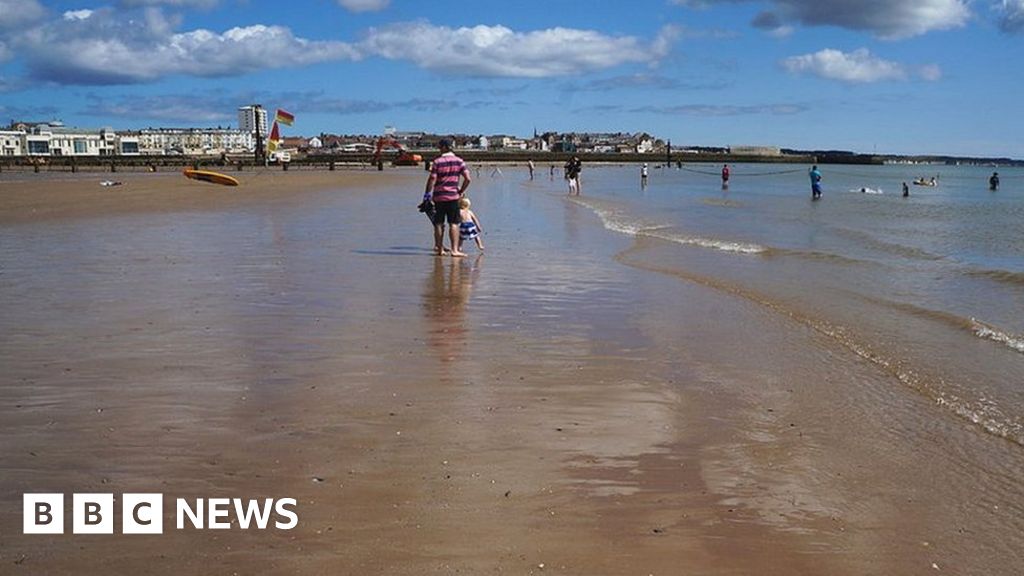 Bridlington South Beach water pollution investigations continue - BBC News