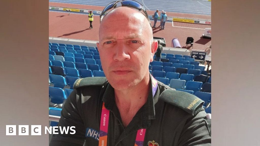 Joining West Midlands Ambulance Service 'incredibly rewarding' - BBC News