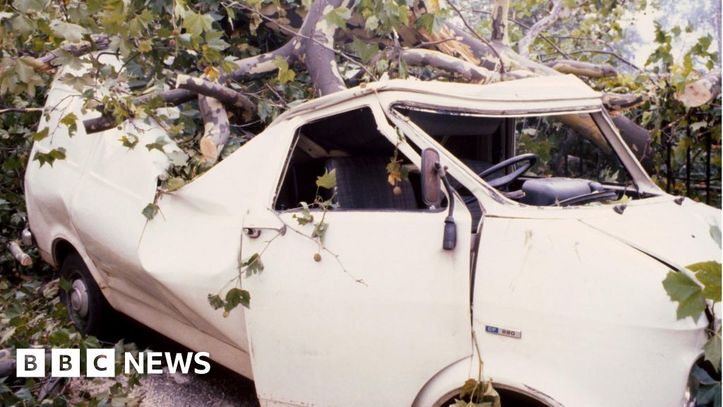 Great Storm 1987: The day 18 people were killed - BBC News