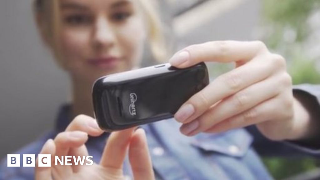 Mini phone maker admits performance shortcomings - BBC News