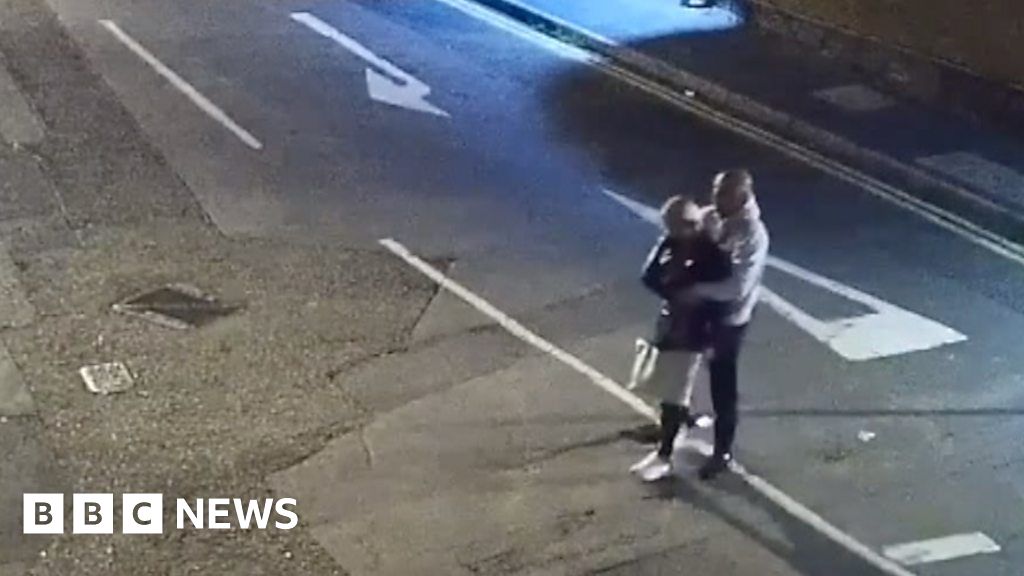 Kettering: Man seen leading estranged wife home before murder - BBC News