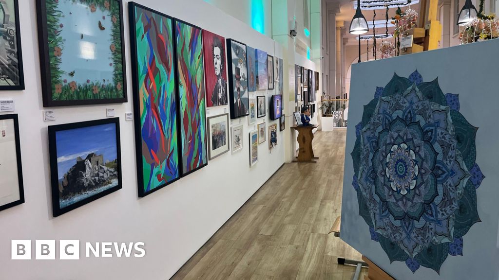 Annual Guernsey art exhibit opens for fifth year - BBC News