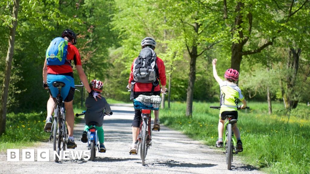 Cadley Park: Work starts on new park at former colliery - BBC News