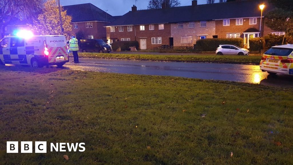 Birmingham van crash: Girl 'seriously' injured - BBC News