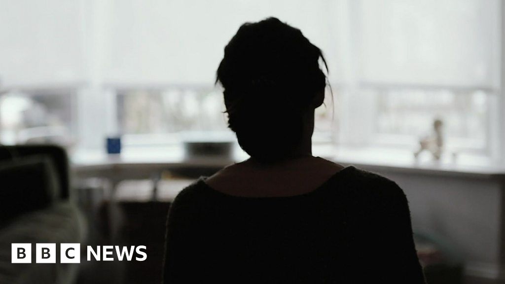 Domestic abuse: ‘Tech allowed him to track my location’ - BBC News