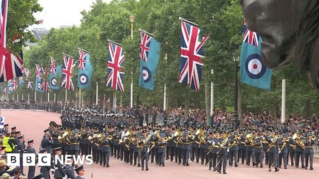 Events in London mark RAF centenary - BBC News