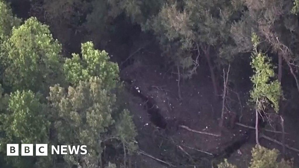 Aerial footage shows US fighter jet debris - BBC News