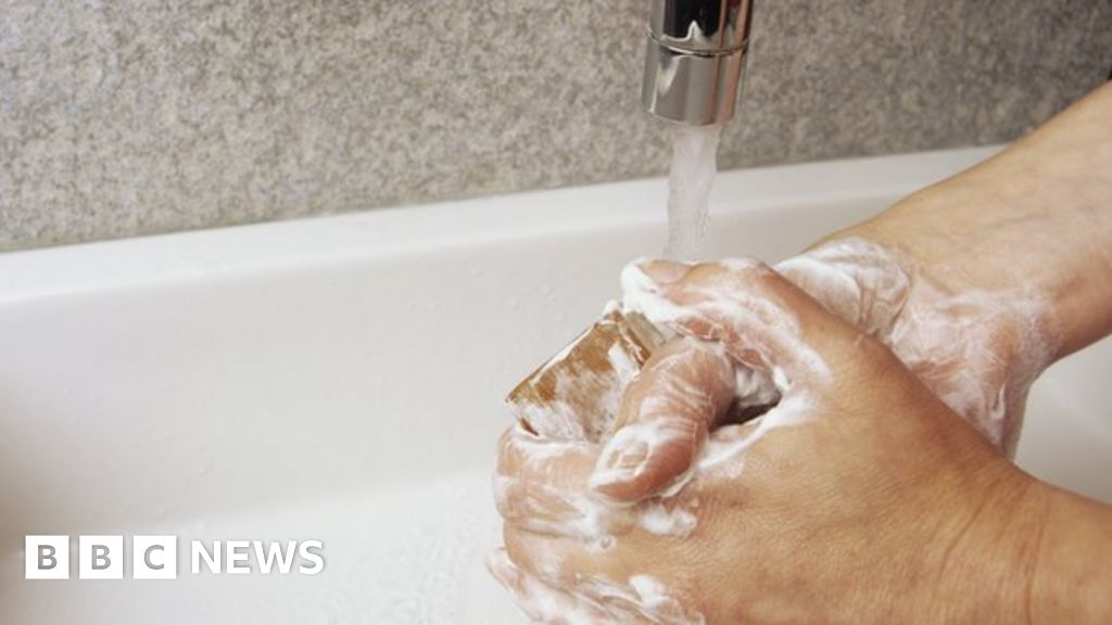 Hand washing web programme 'helps reduce infections' - BBC News