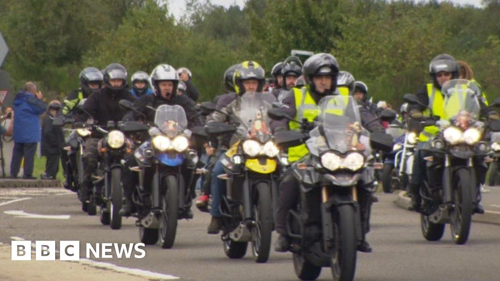 Triumph motorcycle parade record 'almost doubled' - BBC News