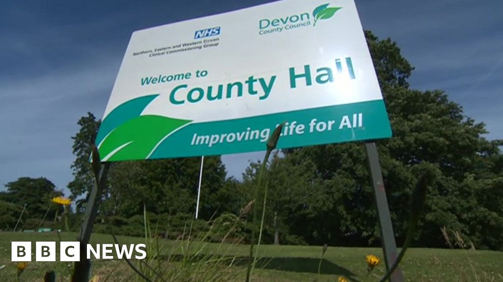 Council considers spend freeze to deal with £9m deficit - BBC News