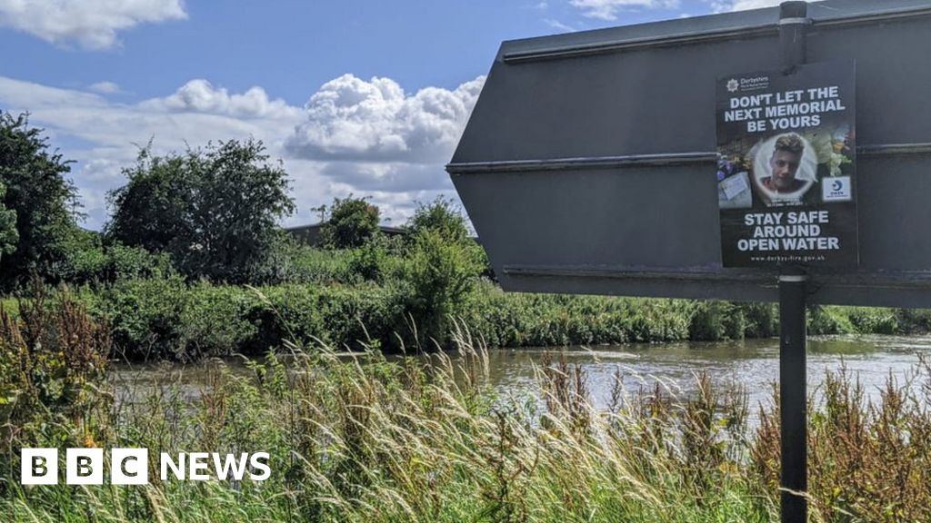 Derby: Safety warning after boys rescued from river - BBC News