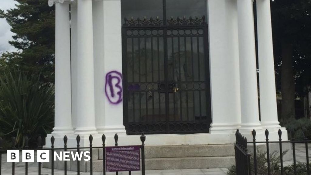 Teenager admits Robert Burns' mausoleum vandalism Teenager admits Robert Burns' mausoleum vandalism
