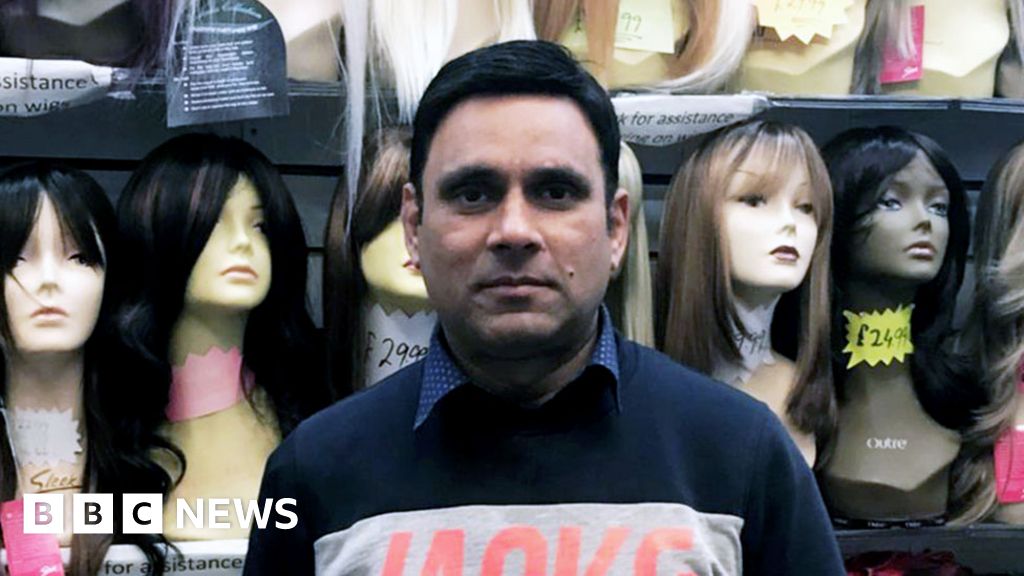 Paisley Shopping Centre ceiling collapse angers retailers - BBC News