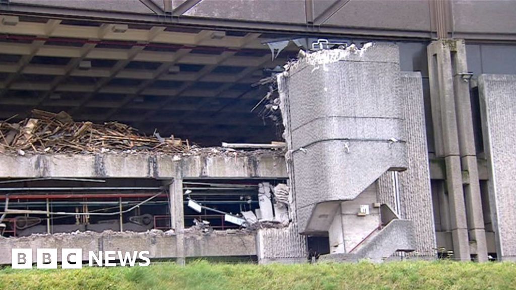 Nottingham Imperial Tobacco building demolition begins - BBC News
