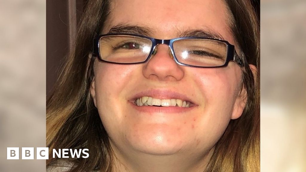 Woman who died in A83 crash near Tarbert named by police - BBC News