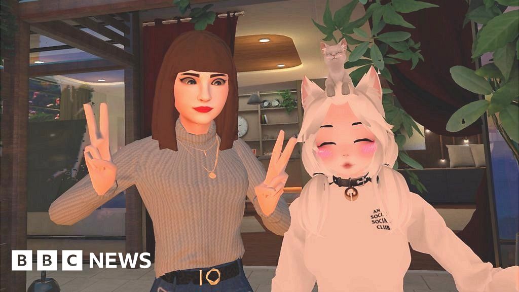 Student helps virtual reality users experience phantom touch - BBC News