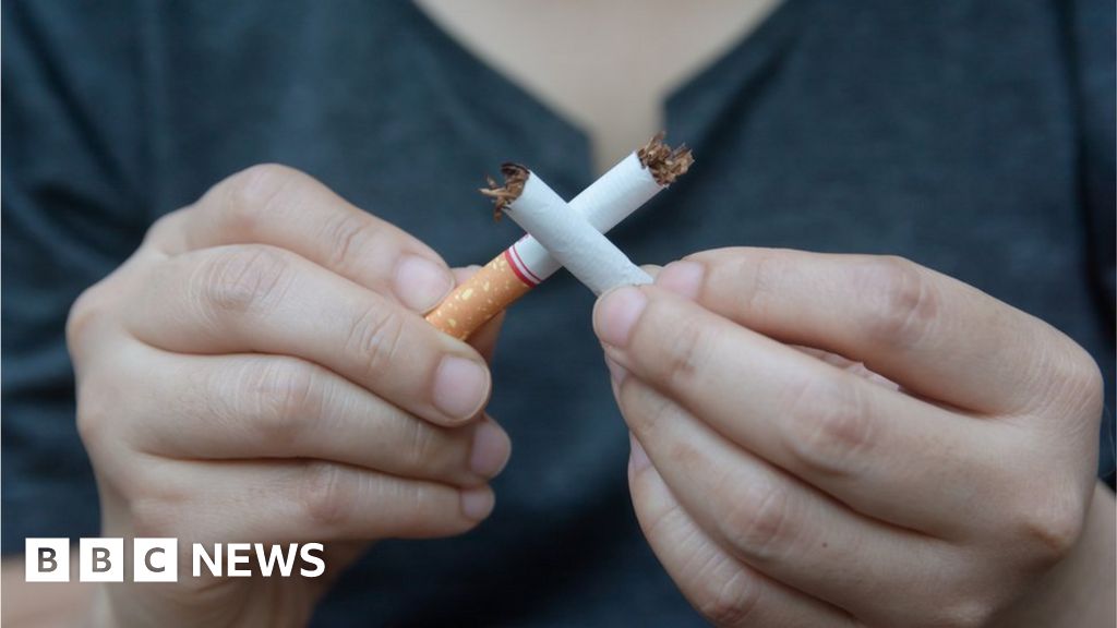 More schoolchildren 'rejecting cigarettes' - BBC News