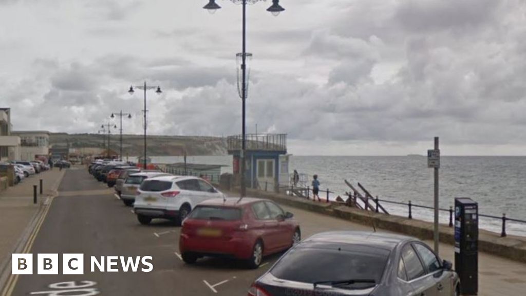 Plans for lifeguard station in Sandown after storm damage - BBC News