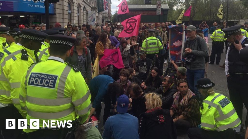 Extinction Rebellion: London climate protest 'ending on Thursday' - BBC ...