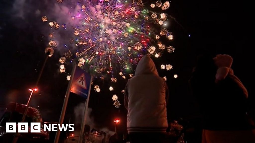 Covid: Fireworks fears over firebreak lockdown - BBC News