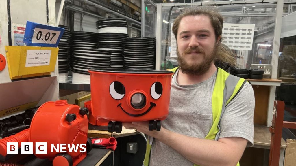 Inside the factory which makes 5,000 Henry vacuums a day - BBC News