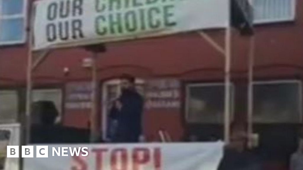 Protest outside LGBT lessons school in Birmingham - BBC News