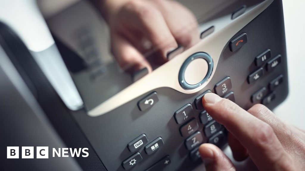 Accountancy giant PwC hangs up on landlines in mobile move - BBC News